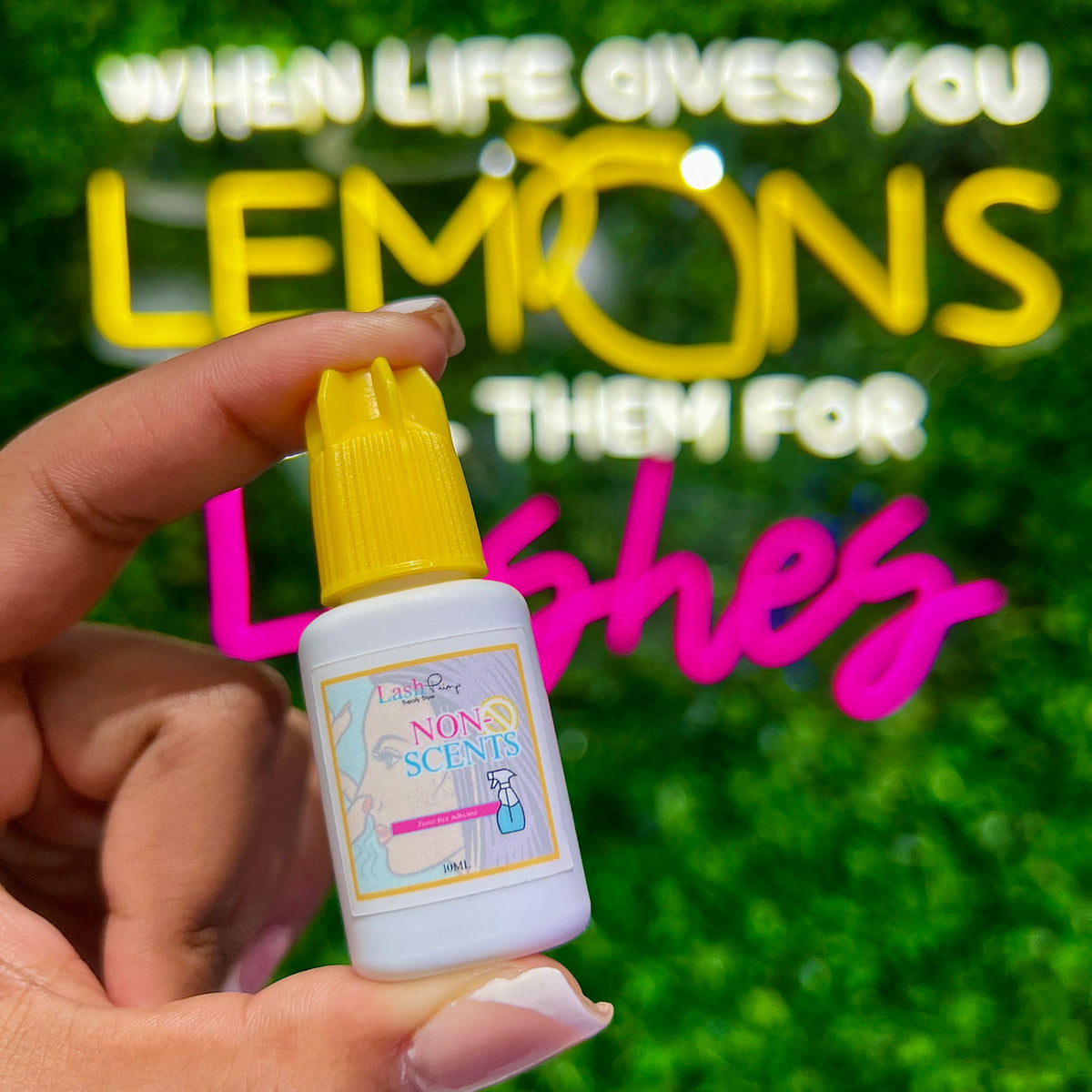 Non-Scents (No Odor Eyelash Glue) – Lash Primp